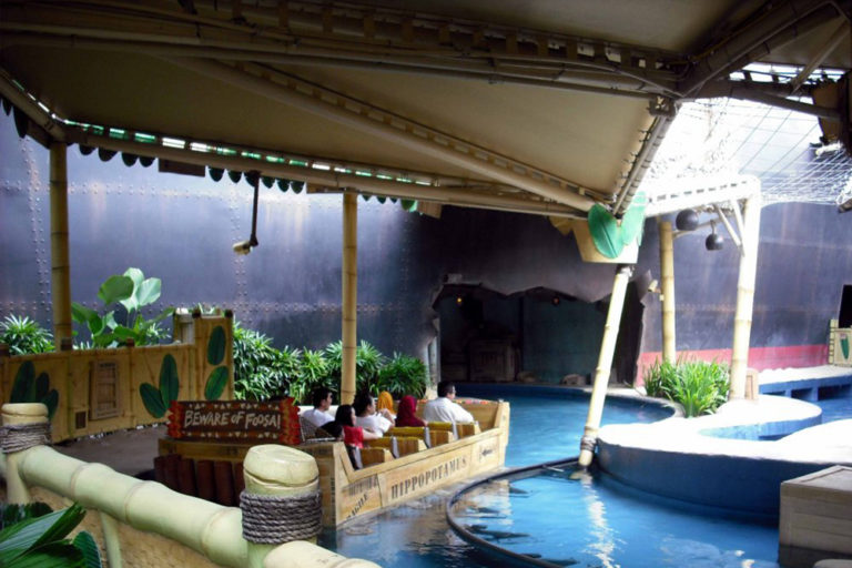 Madagascar: A Crate Adventure - Universal Studios Singapore - Interlink