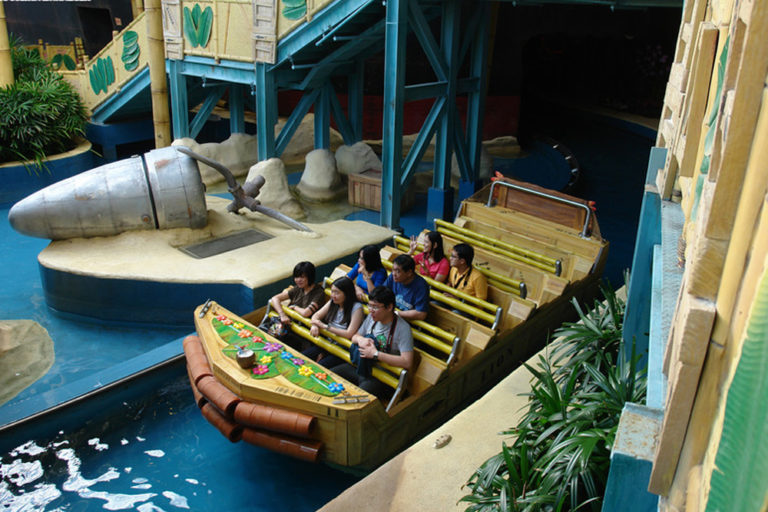 Madagascar: A Crate Adventure - Universal Studios Singapore - Interlink